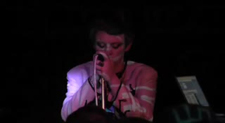 La Roux | Video | La Roux Webisode 2 - Quicksand