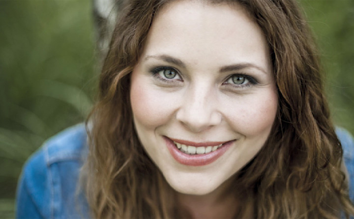 Mobilée | Video | Lay Down Here