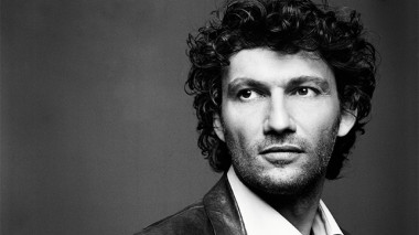 Die neuen Musikvideos zum Erscheinen von Jonas Kaufmanns selbstbetitelten "Best of"-Album ...