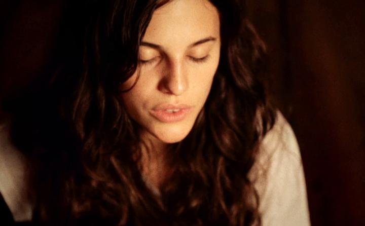 Anna F. | Video | Too Far (Akustik Version)