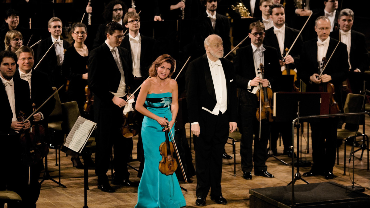 Unvergessen: Gedenkkonzert für Kurt Masur im Leipziger Gewandhaus ...