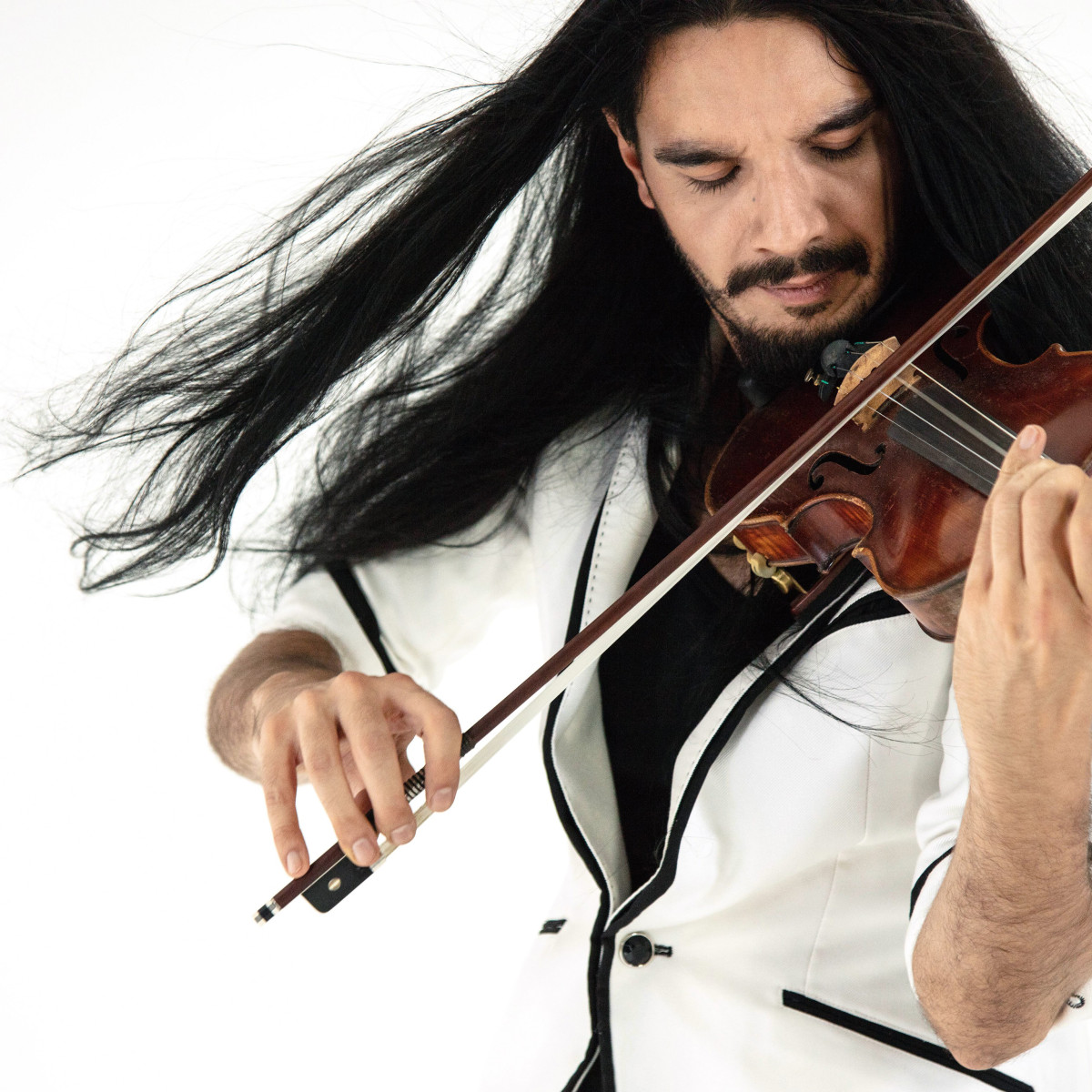 Nemanja Radulovic - Overview | Deutsche Grammophon