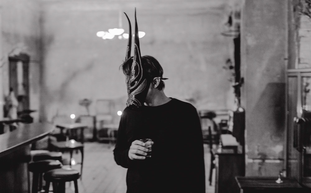 Lambert | News | Momente der Einsamkeit – "Alone" von Lambert