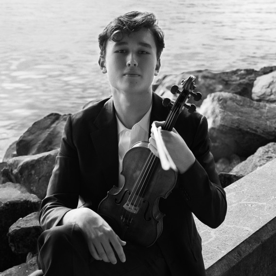 Daniel Lozakovich - Photo Gallery | Deutsche Grammophon