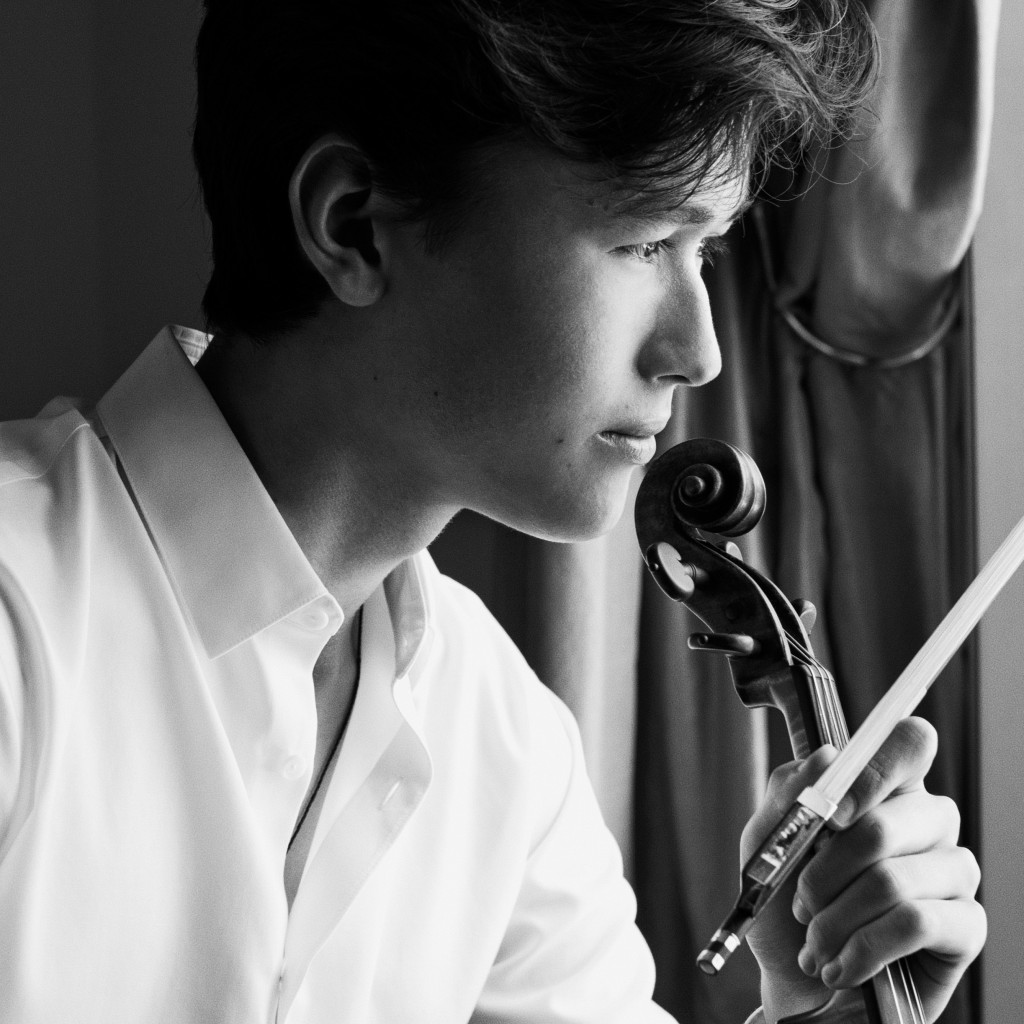 Daniel Lozakovich - Photo Gallery | Deutsche Grammophon