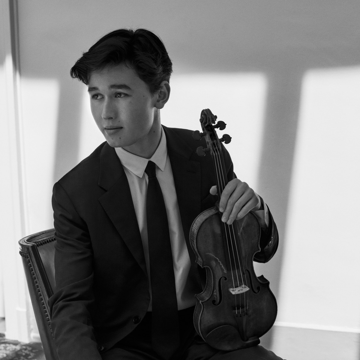 Daniel Lozakovich - Photo Gallery | Deutsche Grammophon