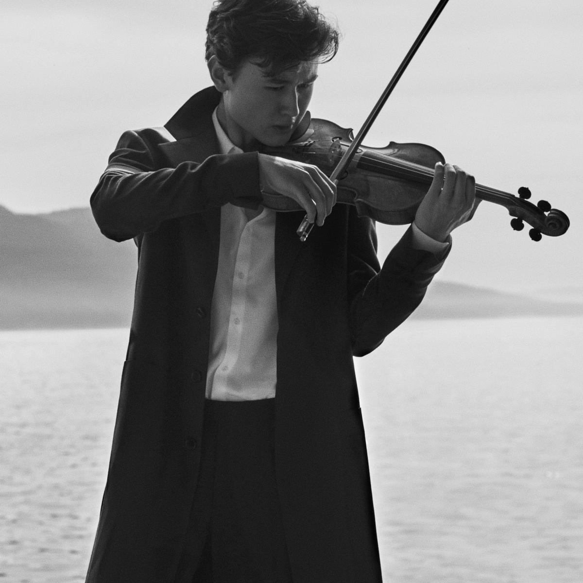 Daniel Lozakovich - Photo Gallery | Deutsche Grammophon