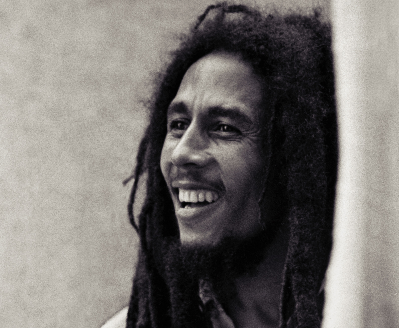 Bob Marley Buachaill Teaghlaigh Bob Marley – Dedicated To The Life