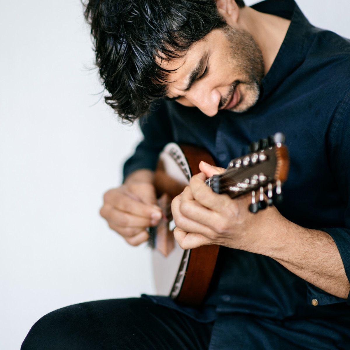 Avi Avital - Photo Gallery | Deutsche Grammophon