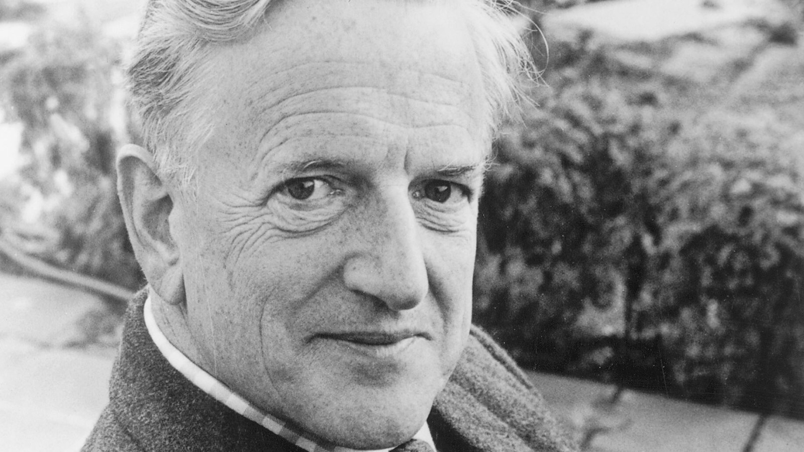 Peter Pears - Biography | Decca Classics