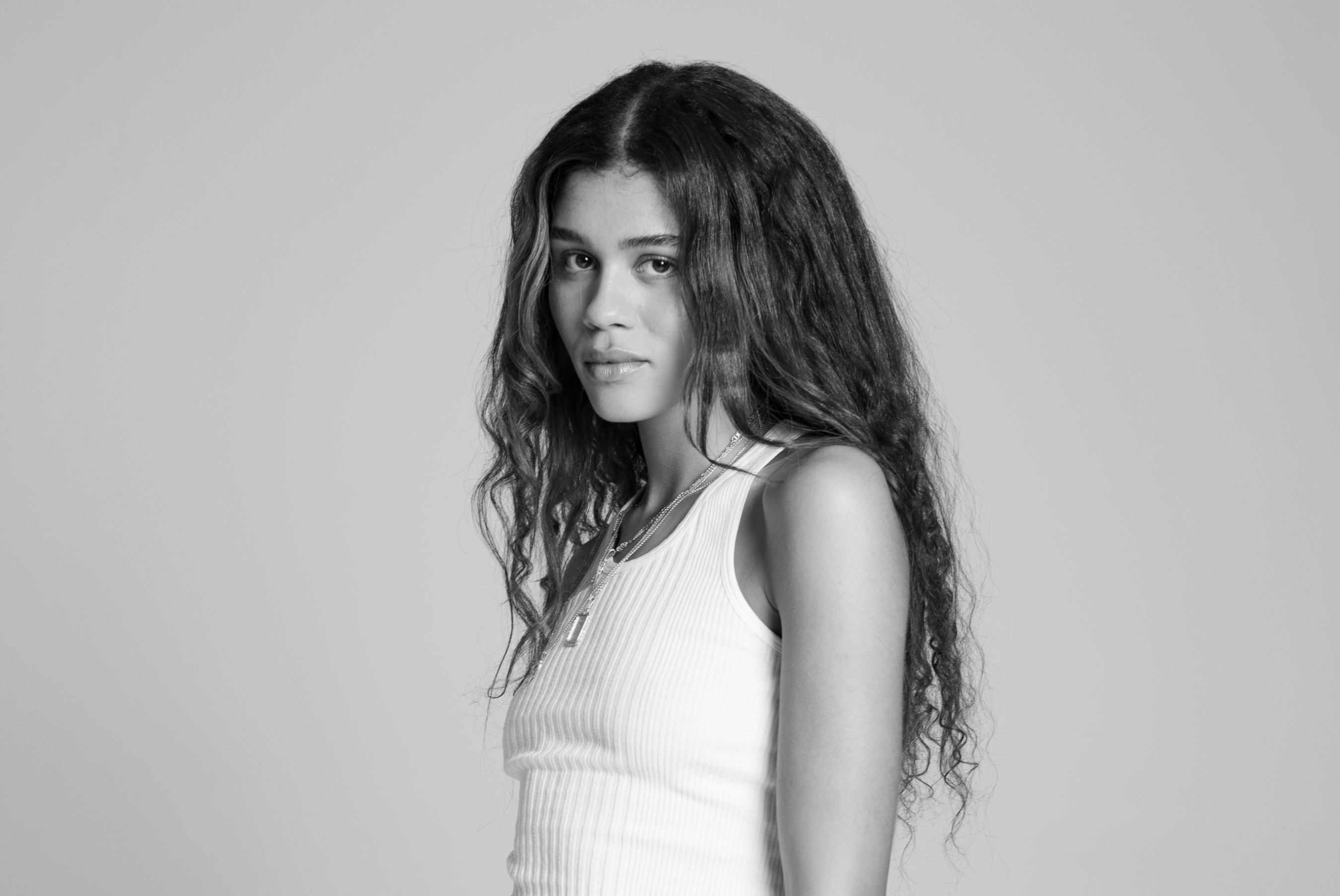 Ama Lou | News | Ama Lou meldet sich mit neuer Single "Trust Nobody" zurück