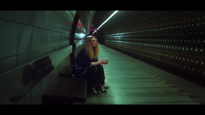 Freya Ridings | Video | Weekends (Clean)