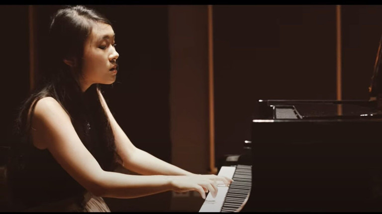 Eunike Tanzil - Overview | Deutsche Grammophon