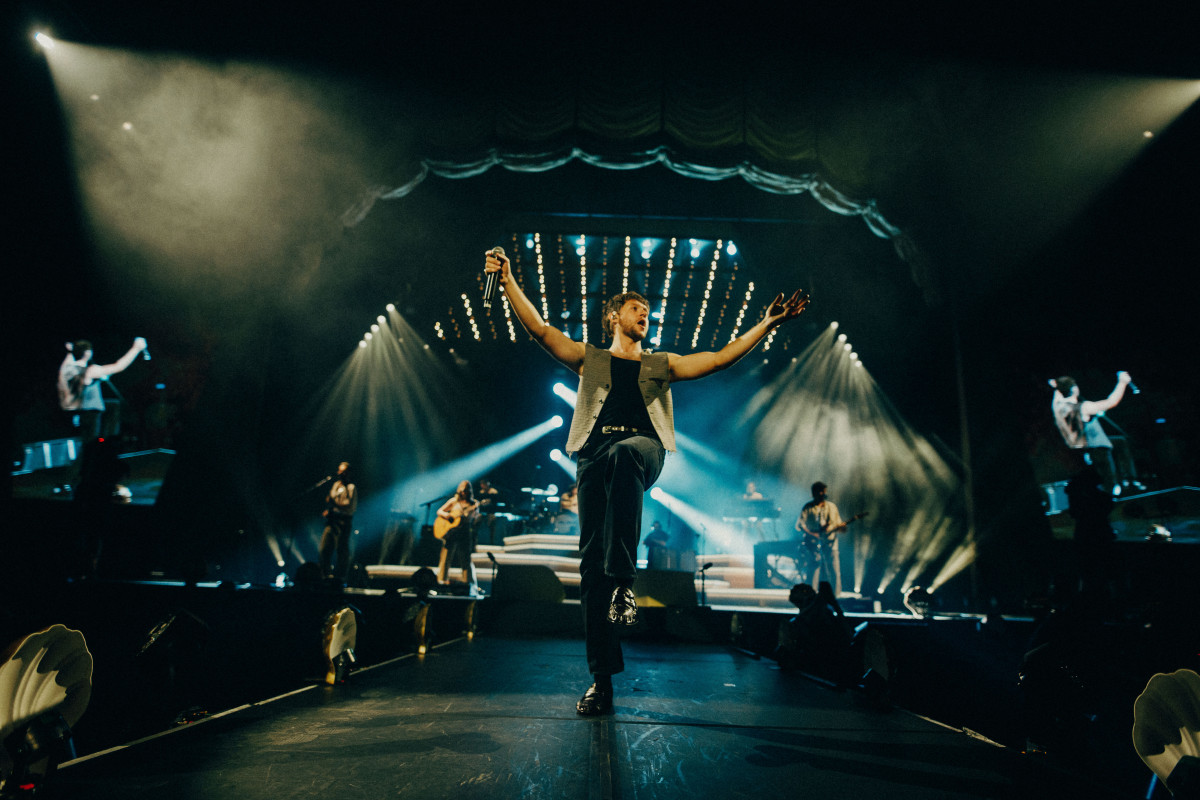 Niall horan tour store