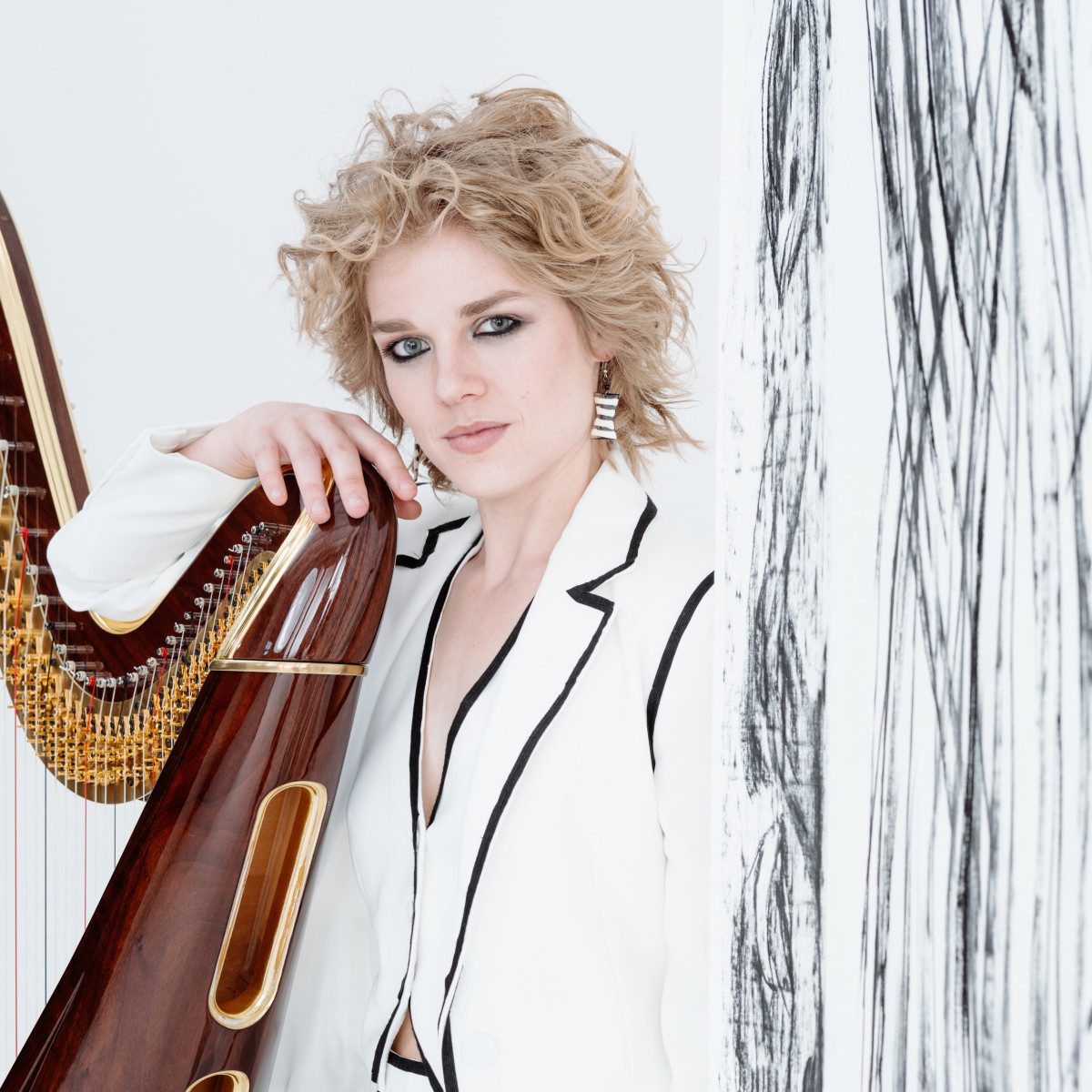 Magdalena Hoffmann - Overview | Deutsche Grammophon