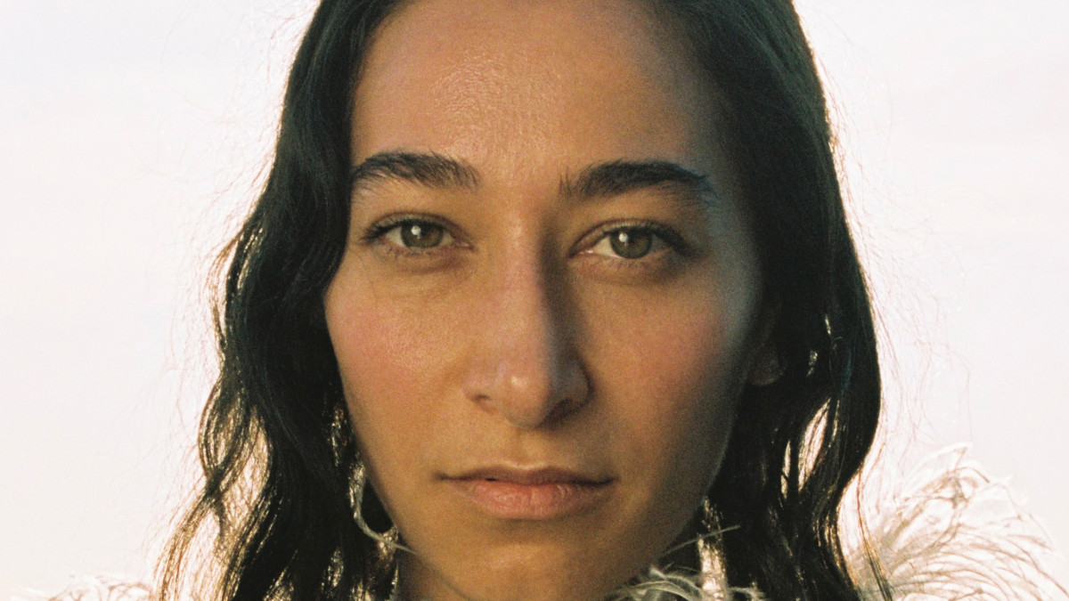 Meredi: An Alien On a Mission | grains