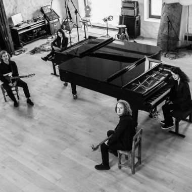 Katia & Marielle Labèque - Overview | Deutsche Grammophon