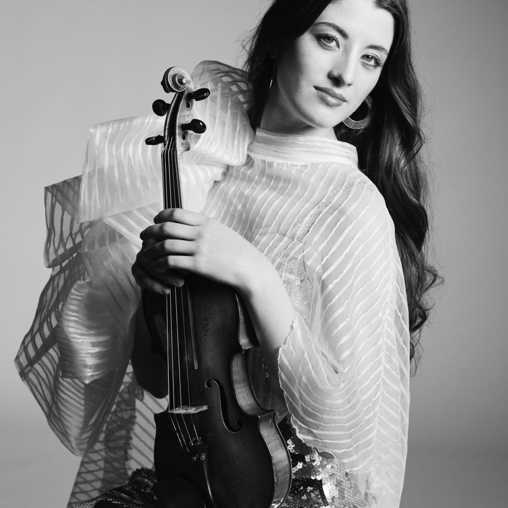 María Dueñas - Overview | Deutsche Grammophon