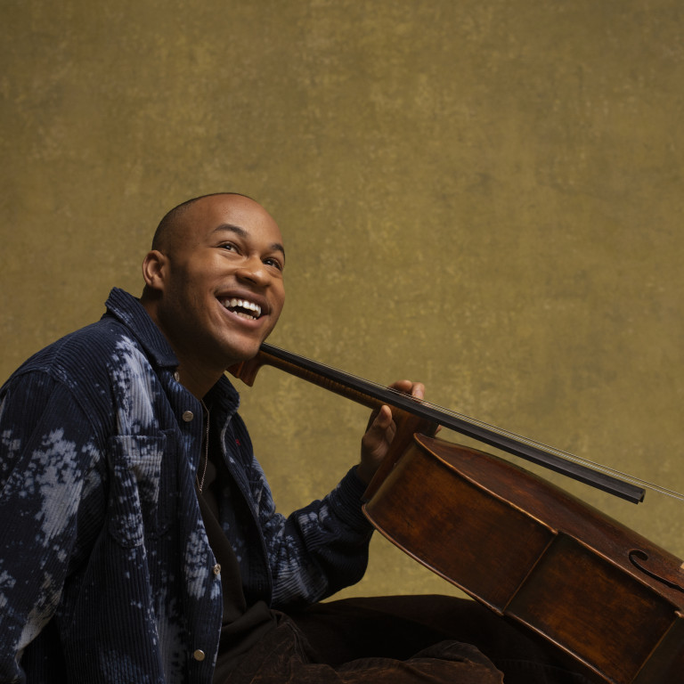 SHOSTAKOVICH & BRITTEN Sheku Kanneh-Mason | Decca Classics