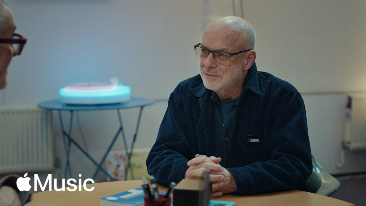 Inside Brian Eno's Studio | Zane Lowe Interview - Brian Eno | grains