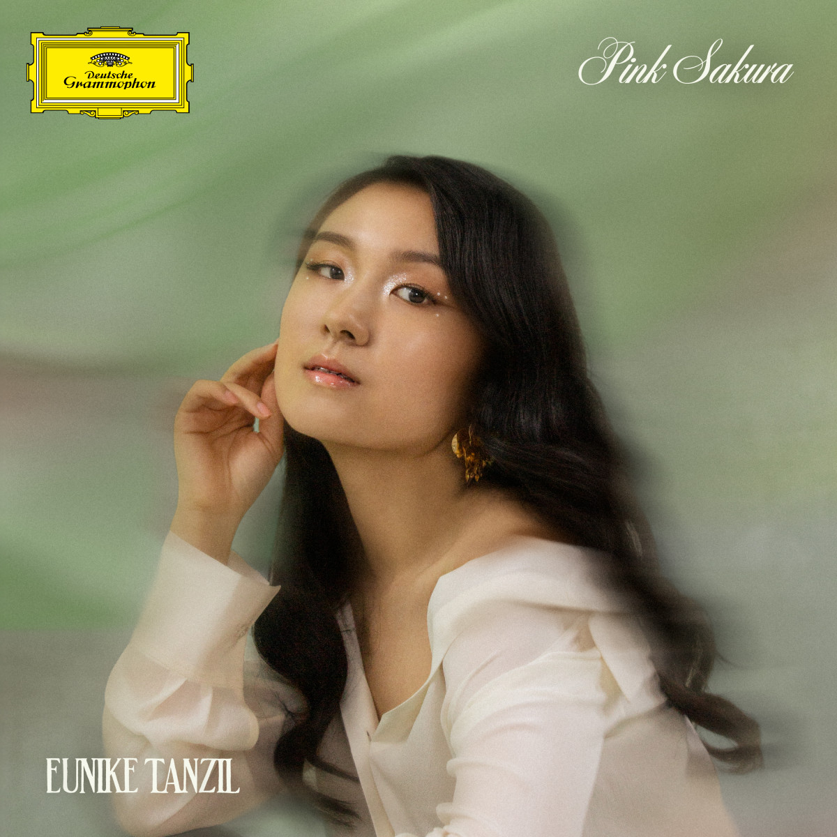 Eunike Tanzil Records her DG Debut Album – The First of Everything - Eunike Tanzil | Deutsche ...