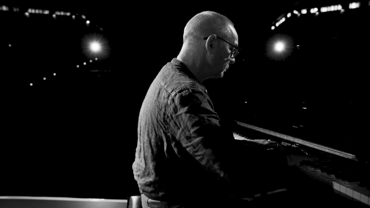 Roger Eno - Spell (Performance Video) - Roger Eno | Deutsche Grammophon