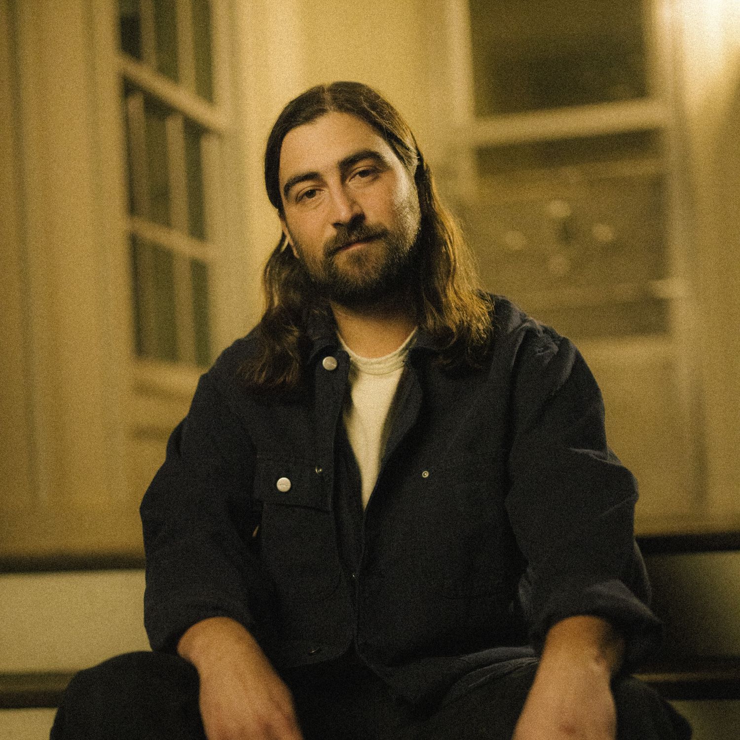Noah Kahan | News | Noah Kahan feiert Video-Weltpremiere + kündigt ...
