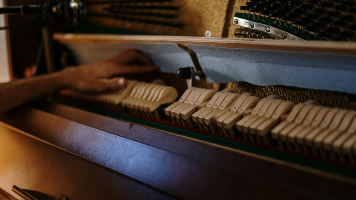 Neoclassical Piano Music: 8 Essential Modern Classical Albums ...